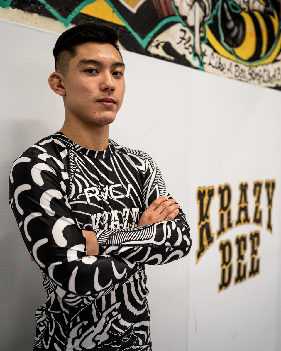 【OUTLET】RVCA SPORT メンズ 【KRAZY BEE】 KRAZY BEE FUSHICHOU RUSHGUARD ファイティ