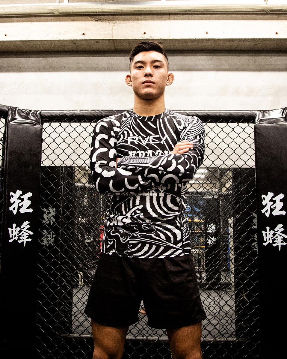 【OUTLET】RVCA SPORT メンズ 【KRAZY BEE】 KRAZY BEE FUSHICHOU RUSHGUARD ファイティ