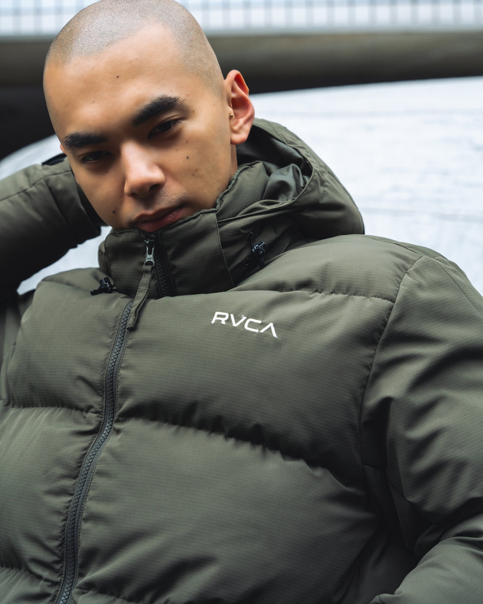 【OUTLET FAMILY SALE】RVCA メンズ RVCA PUFFER JACKET ジャケット FTG 【2024年秋冬モデル】